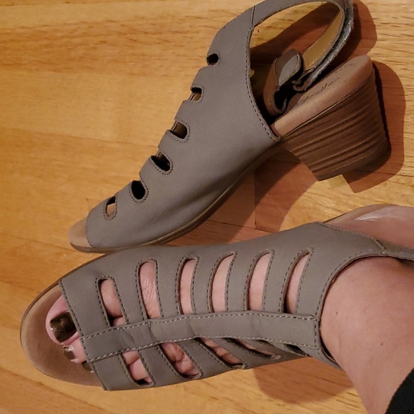 Clarks | Shoes | Clarks Collection Sandalslike New | Poshmark